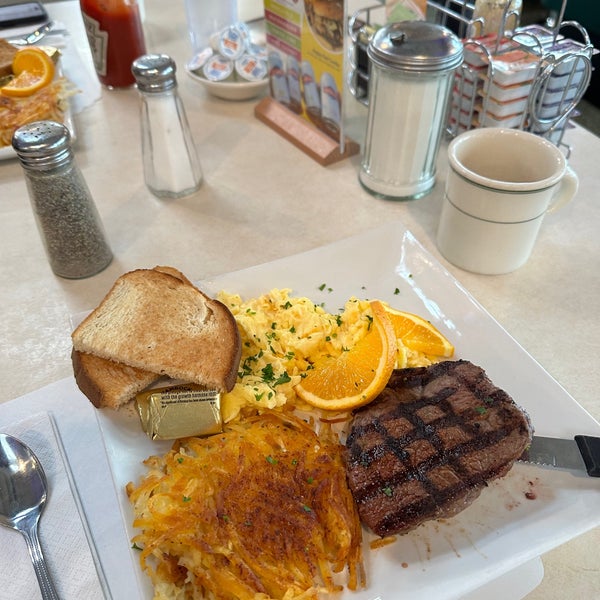 Mel's Drive-In - Diner in Central Hollywood