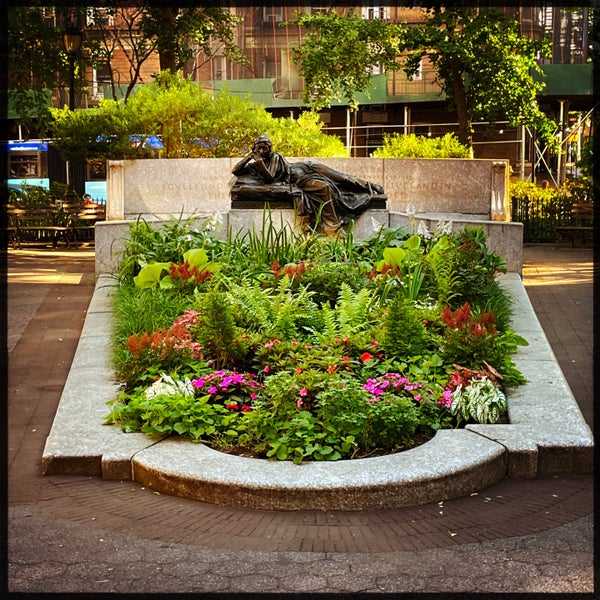 Straus Park - Park in New York