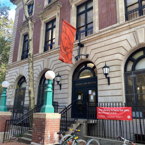 New York Public Library - Seward Park - Library in Lower East Side