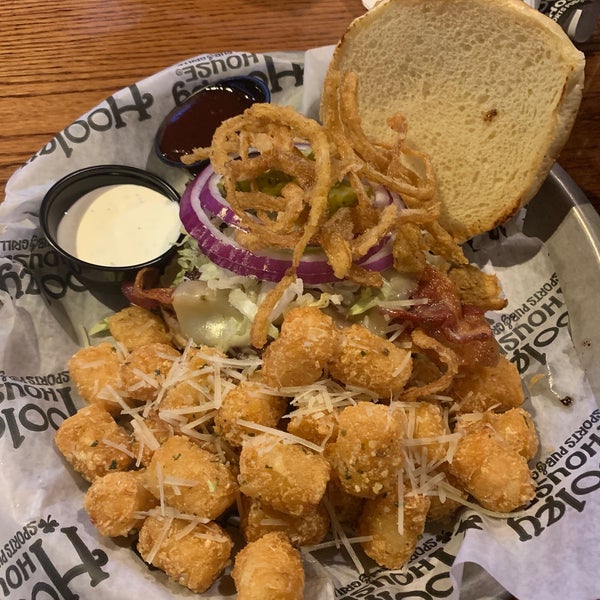 Hooley House Sports Pub & Grille - Sports Bar