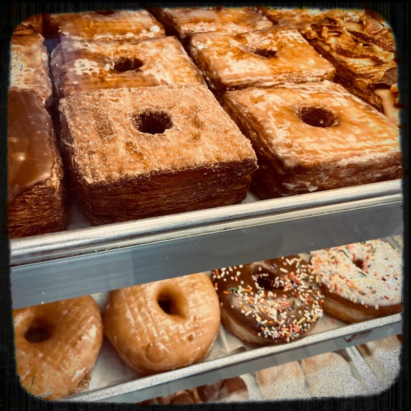 Earl's Donuts - 5 tips from 181 visitors