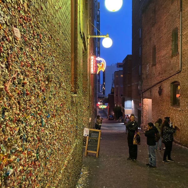 Post Alley - Pike Place - 5 tips from 1309 visitors