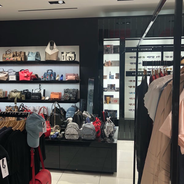 GUESS - Clothing Store