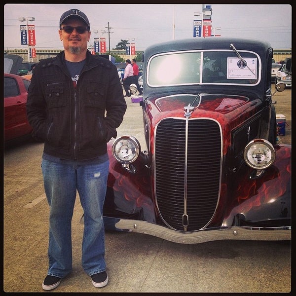 Gullo Ford of Conroe - The Woodlands - Car Dealership