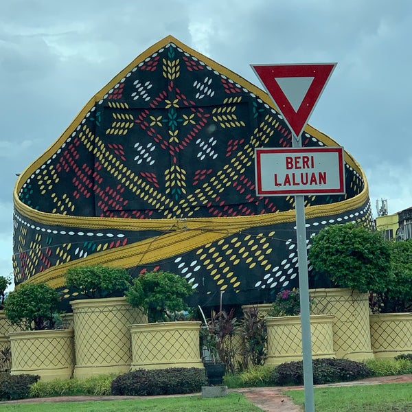 Roundabout Sigah - Road