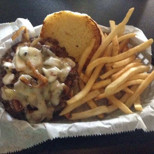 Moe's BarBar Shop - Howell, MI