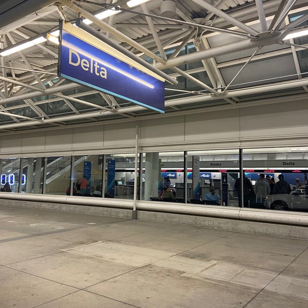 Delta Air Lines Ticket Counter - Ontario, CA