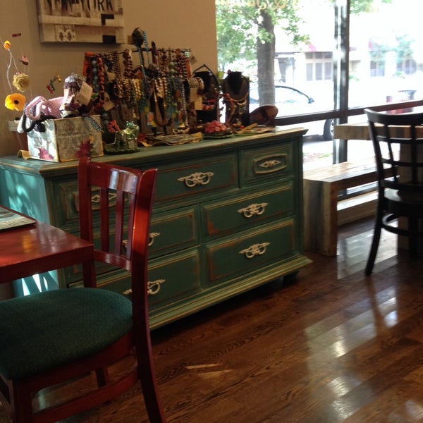 Nohea Cafe - Near West Side - 13 tips from 376 visitors