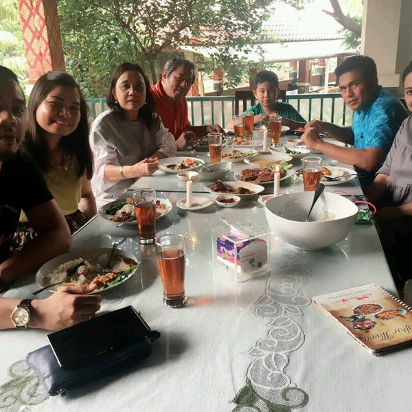 Bale Bengong - Seafood Restaurant in Makasar