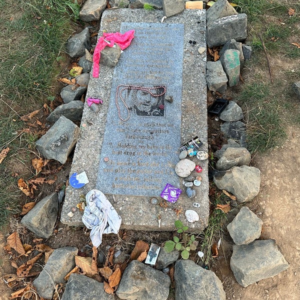 Kurt Cobain Grave