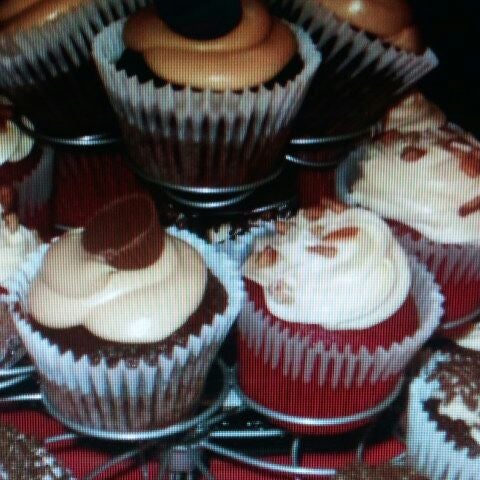 Love Me Right Gourmet Cupcakes - 1000 Cumberland Mall, Atlanta, GA 30339