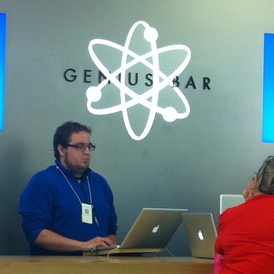 Photos at Apple Lakeside Shopping Center - Electronics Store in Metairie