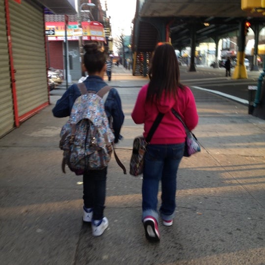 Photos at MTA Subway - 219th St (2/5) - Metro Station in Williamsbridge
