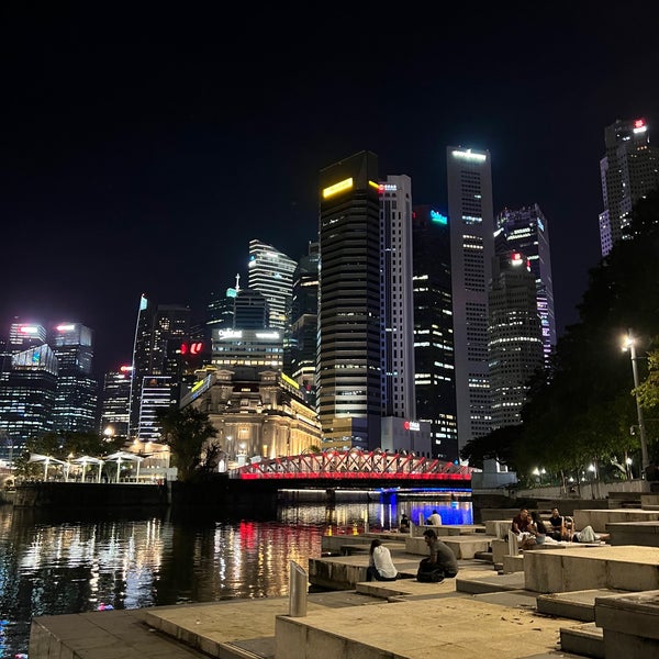 Photos at Queen Elizabeth Walk - Monument in Singapore