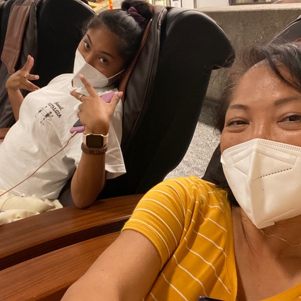 Gate D2 - Airport Gate in Honolulu