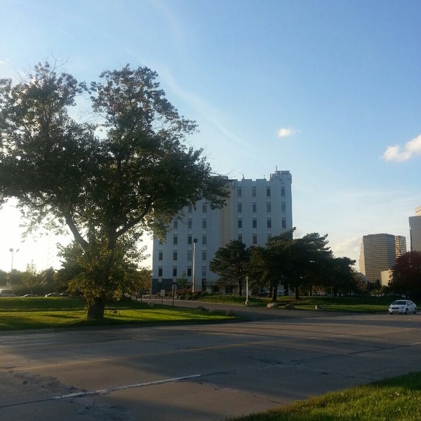 Centrum Building - Building