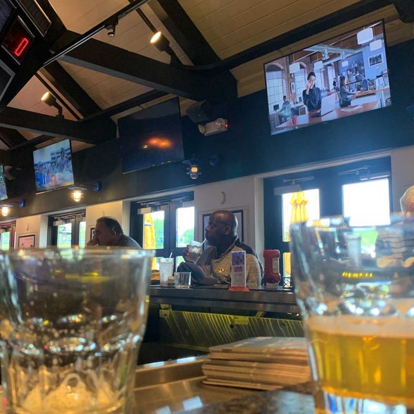 Lester's Sports Bar & Grill - 36 tips from 1992 visitors