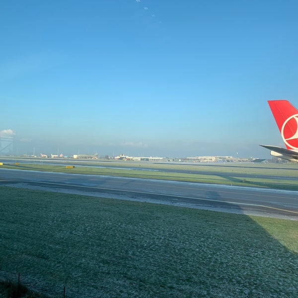 Gate G8 - Airport Gate