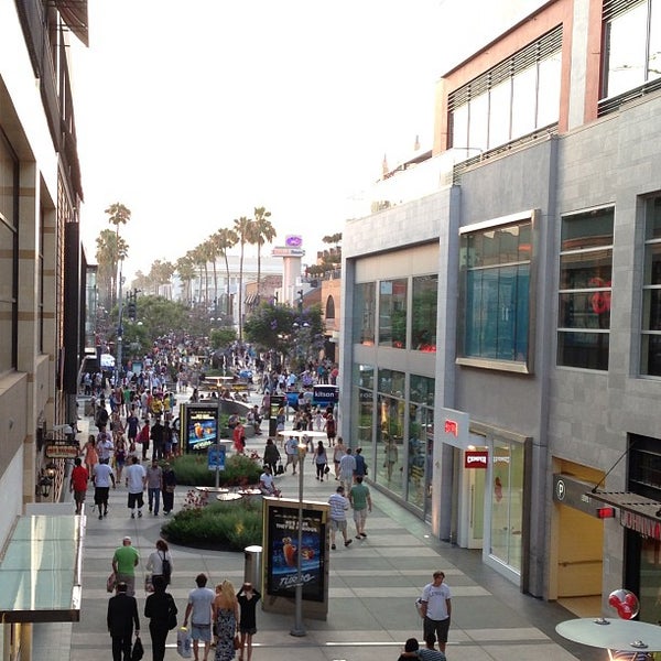 Photos at Third Street Promenade - Shopping Plaza in Santa Monica