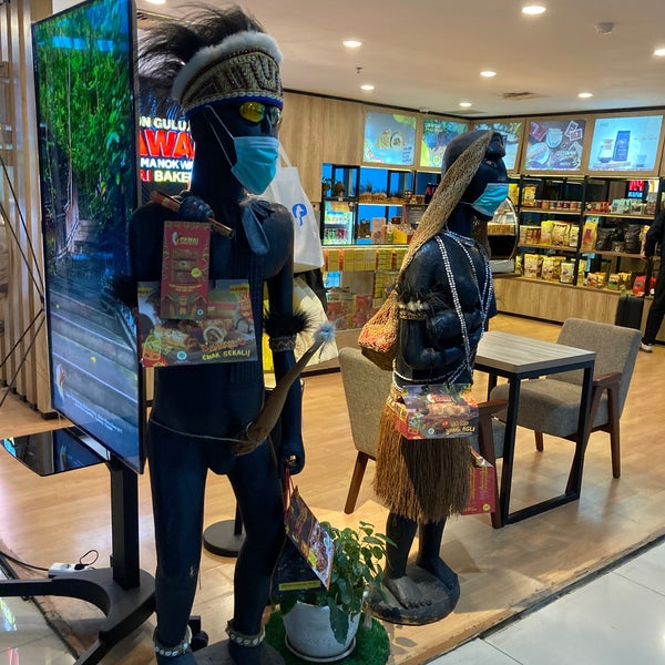 Bandara Dominique Edward Osok (SOQ) - Jl. Basuki Rahmat KM 8