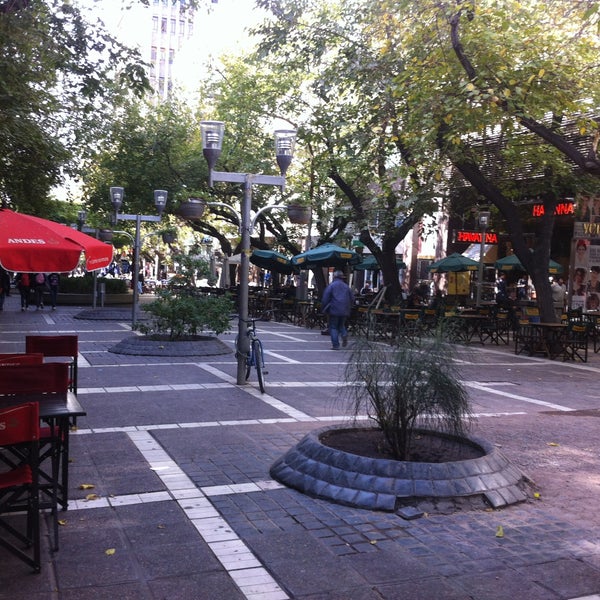 Peatonal Sarmiento - Pedestrian Plaza