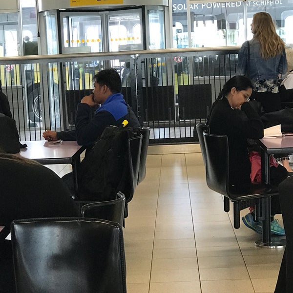 Gate B2 - 3 tips from 940 visitors