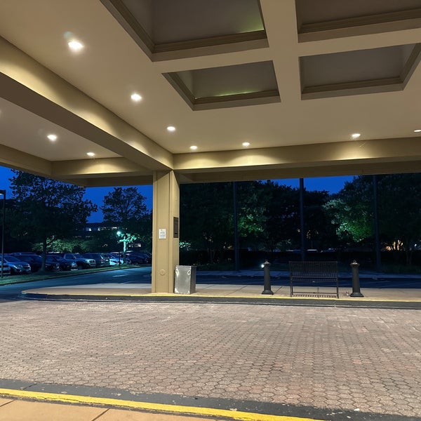Dulles Airport Ground Transportation - Bus Station in Dulles