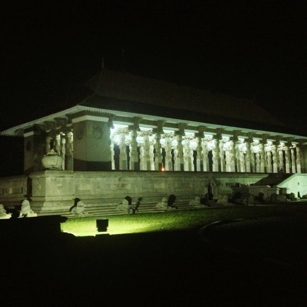 Independence Square - Monument / Landmark in Colombo