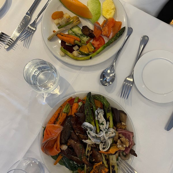 Isola Bar & Grill - 83 tips