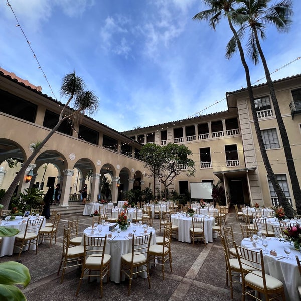 Cafe Julia @ YWCA - Café in Downtown Honolulu