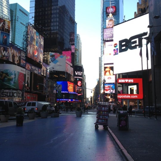 1460 Broadway (at 41st) - Theater District - 1460 Broadway