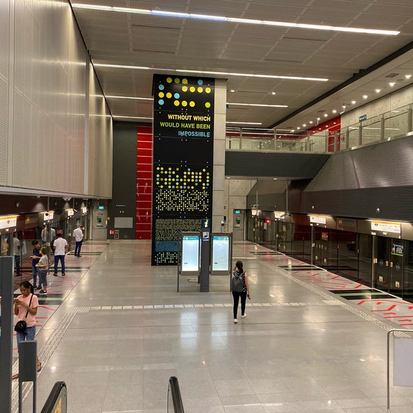 Labrador Park MRT Station (CC27)