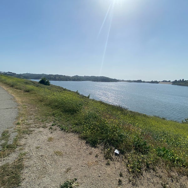 Frank G. Bonelli Regional Park - Park