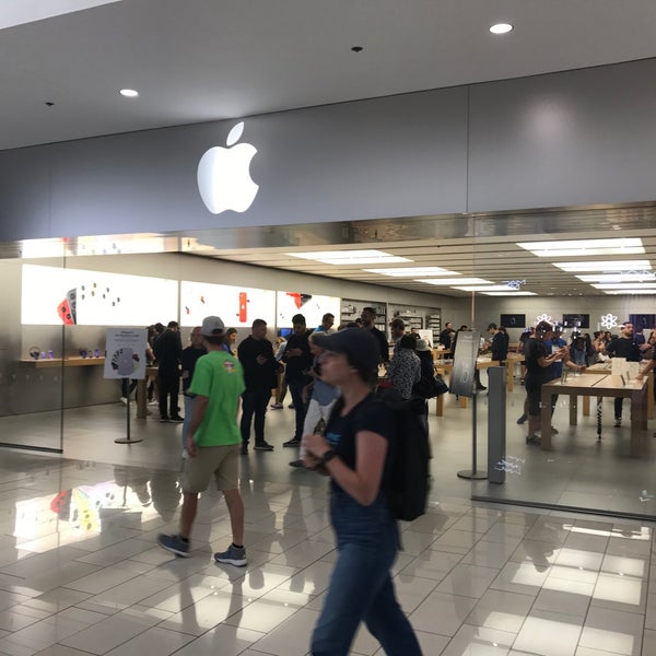 Photos at Apple Glendale Galleria - City Center - Glendale, CA
