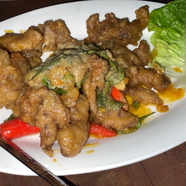 The Lounge Cafe & Dee Dee Thai Seafood Restaurant - 3 visitors