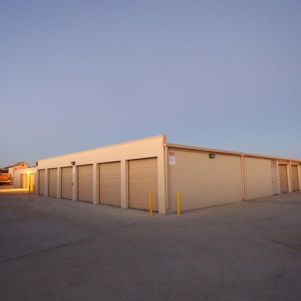 iStorage Self Storage - Storage Facility