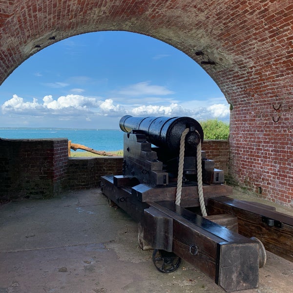 Fort Victoria Country Park - Park in Yarmouth