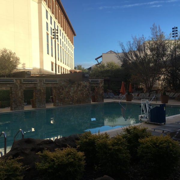Outdoor Pool - Gaylord Texan - Grapevine, TX