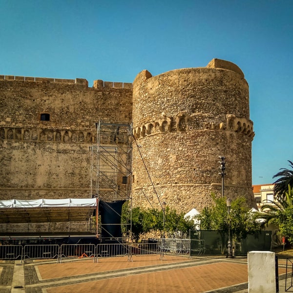 Castello Aragonese - Castle