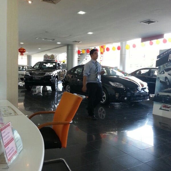 Toyota Summit (โตโยต้าซัมมิท) สาขาอ่อนนุช-ประเวศ