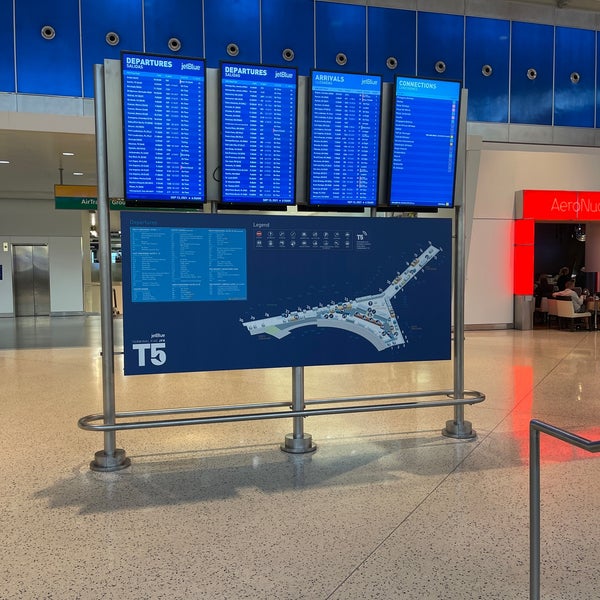 jetBlue Ticket Counter - Jamaica - 80 tips