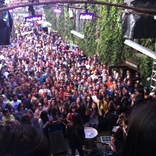 Cedar Street Courtyard - Lounge in Downtown Austin