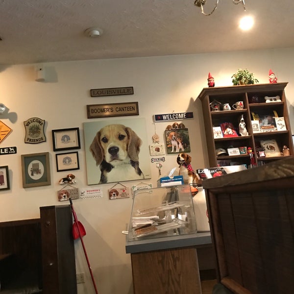 Boomer's Canteen - Café in Central Business District