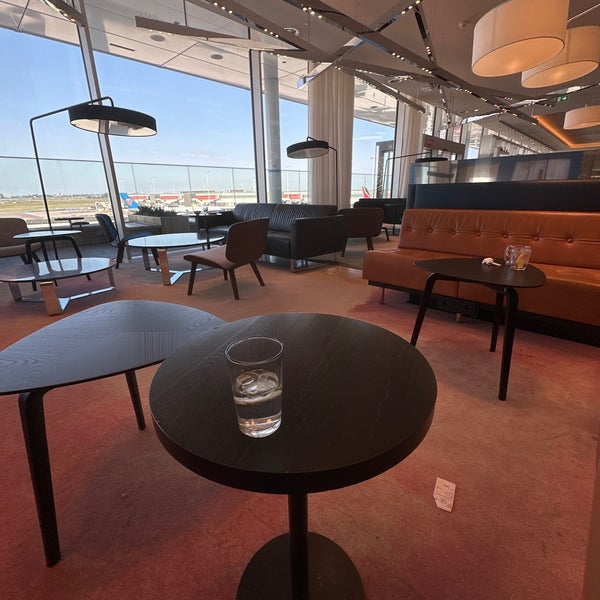 Photos at KLM Crown Lounge 52 (Non-Schengen) - Luchthaven Schiphol ...