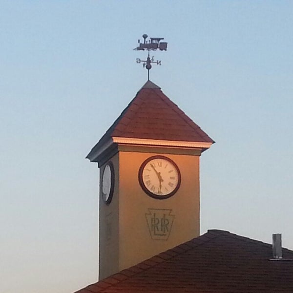 LIRR - Islip Station - Train Station in Islip
