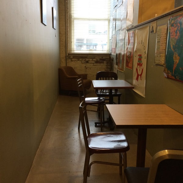 Indigo Bridge Books - Downtown Lincoln'da Kitapçı