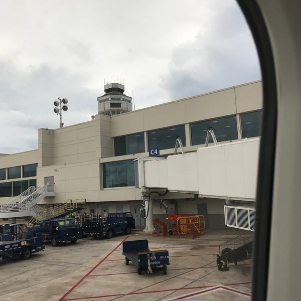 Gate C4 - Airport Gate in Carolina