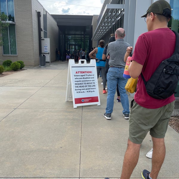 Metropolitan Library - Library in Southside