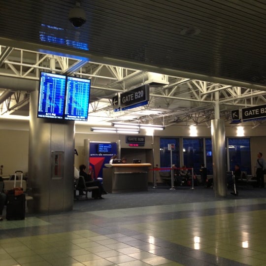 Gate B20 - Airport Gate