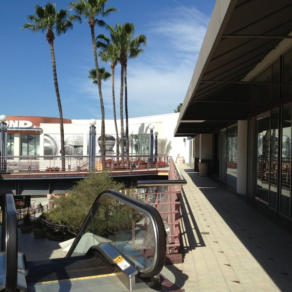 Encino Courtyard - Shopping Mall